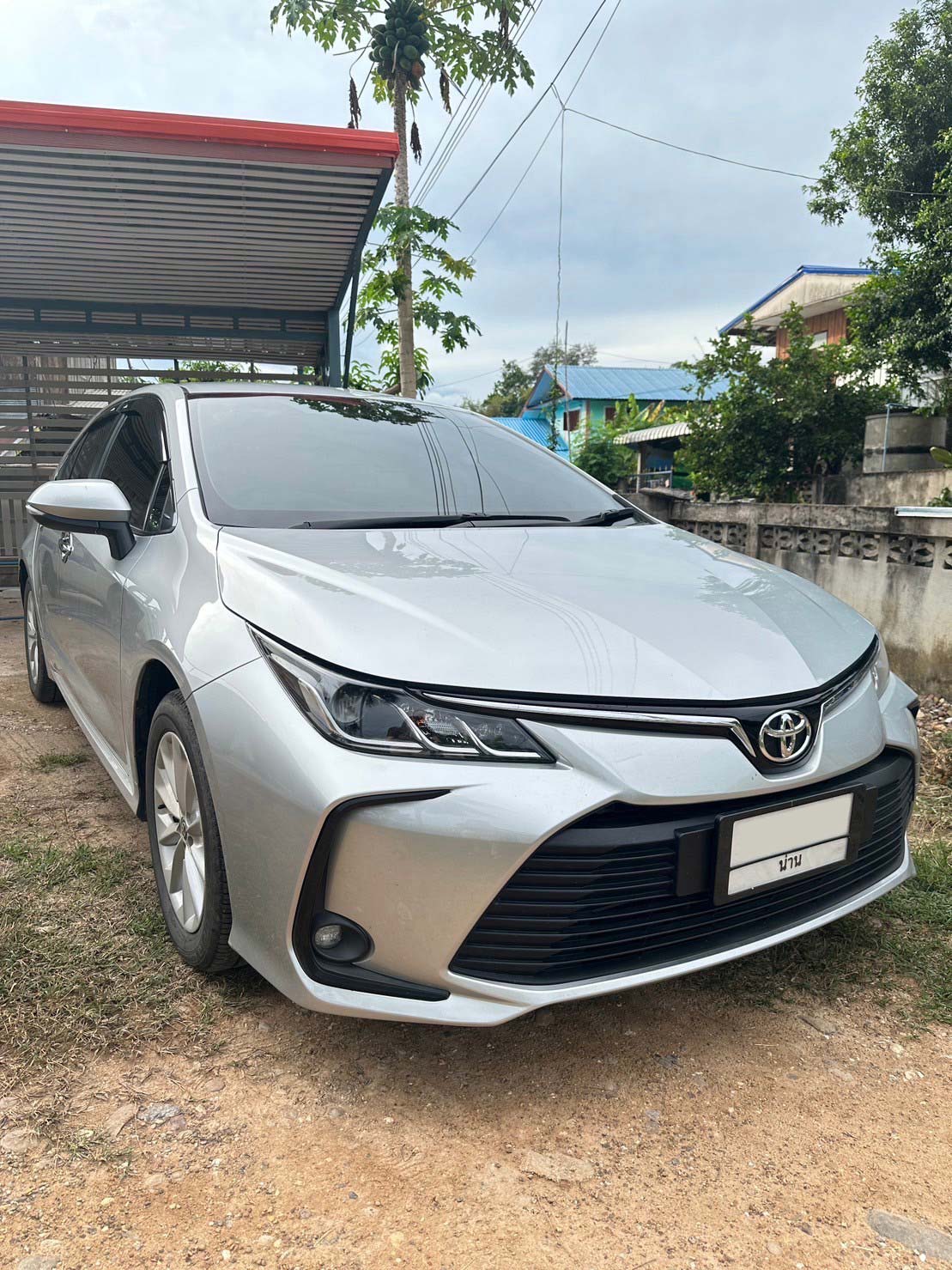 เช่ารถน่าน รถเก๋งขนาดกลาง Toyota Altis ราคาถูก รับรถเช่า นามบินน่าน