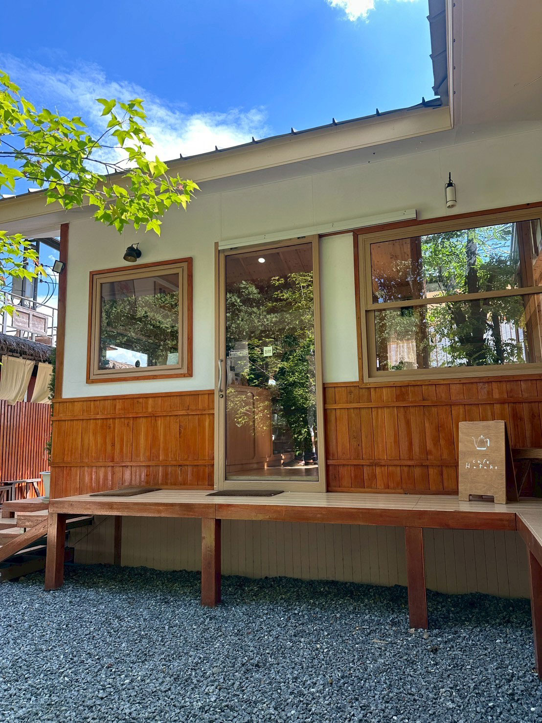 Hatake Cafe & Homestay คาเฟ่ไม่ไกลตัวเมืองน่านตกเย็นเป็นร้านอาหาร